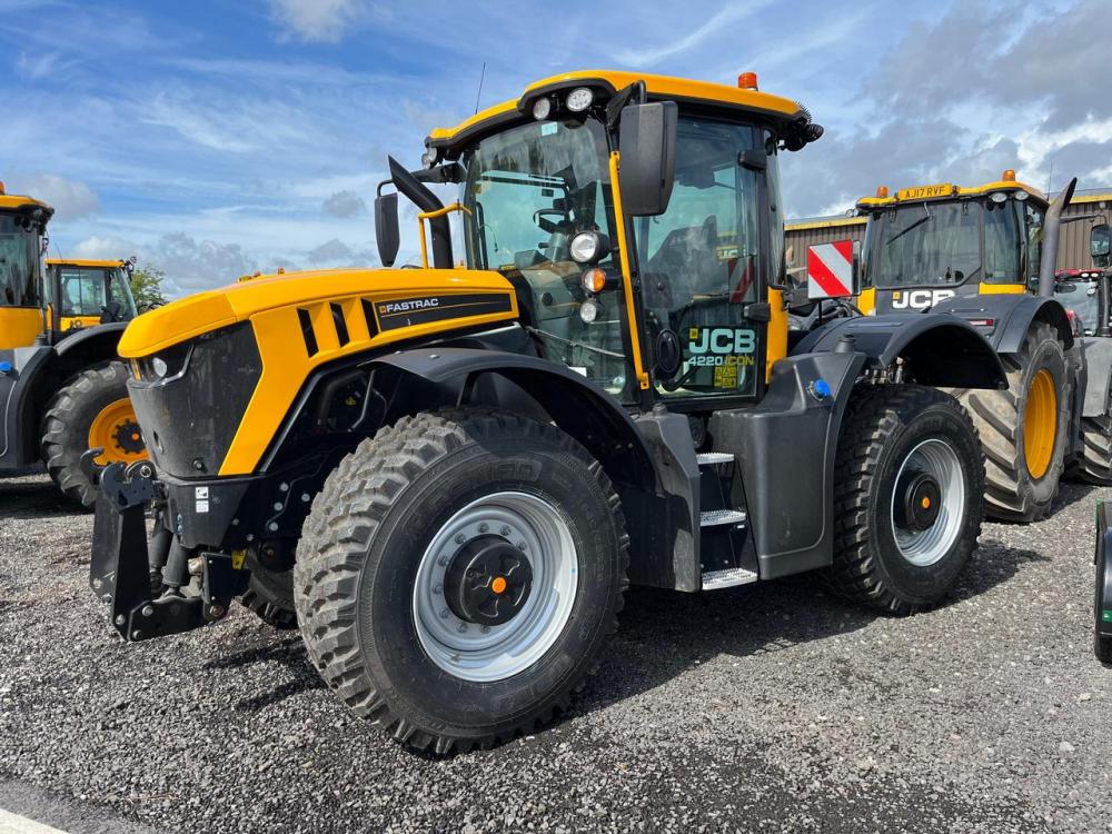 JCB 4220 Icon Fastrac for Sale - SJB Tractors Ltd